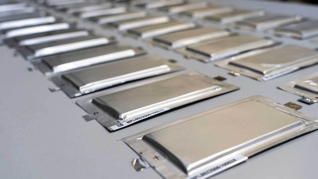 Berkeley Lab designs next-gen solid-state batteries at the atomic level ...