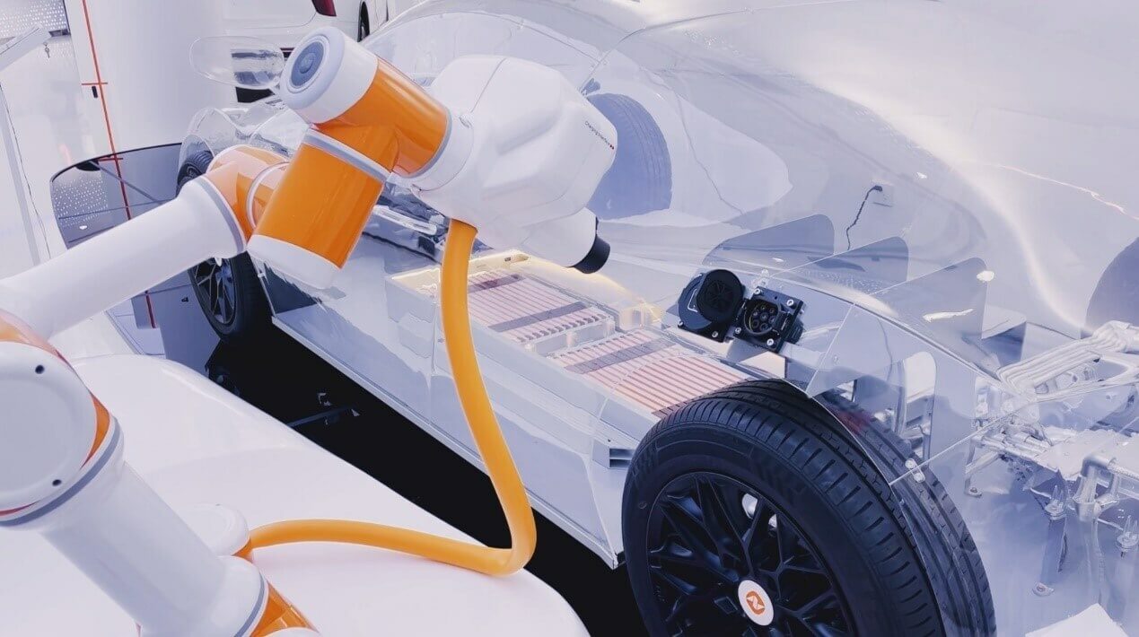 NaaS Unveils First Automatic Charging Robot - AutoTech News