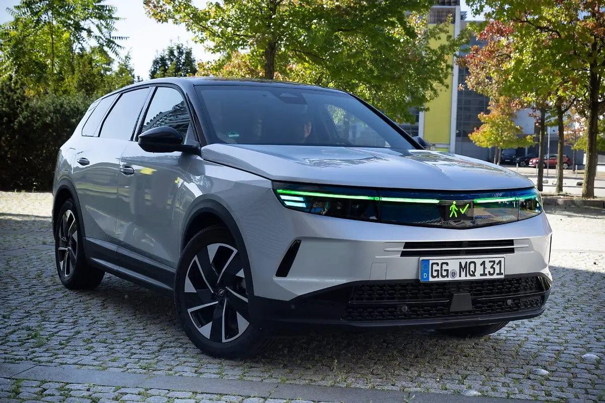 Opel Showcases AI-Powered Light Communication in Autonomous Vehicles ...