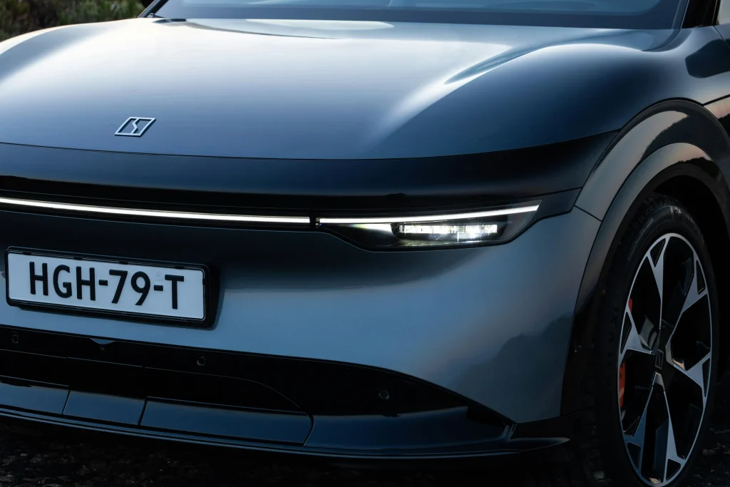 Raytron Partners with Zeekr to Launch the World's First Thermal AEB ...